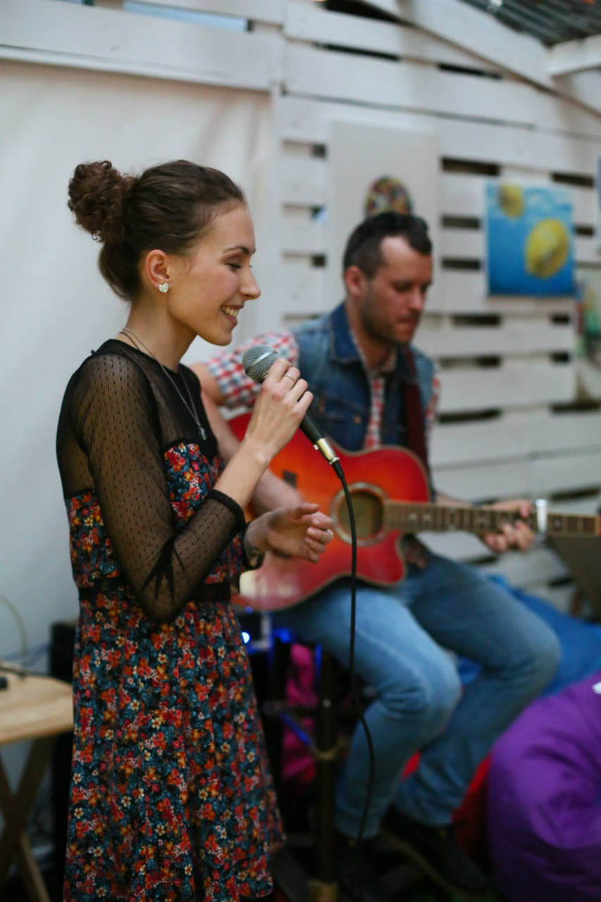 Singer Ana Kiri Releases Her EP “Dreaming”